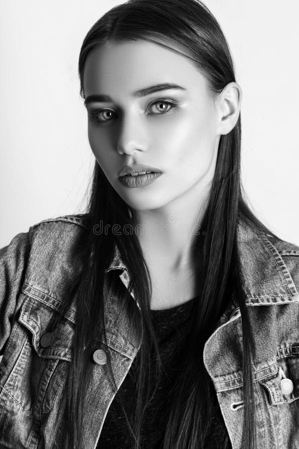 Beautiful Woman Glamor Model Fashion Clothes Wear Casual Style Pretty