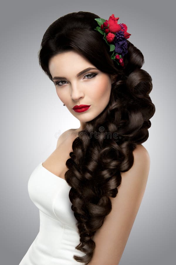Beautiful Woman With Gold Makeup Beautiful Bride With Fashion Wedding