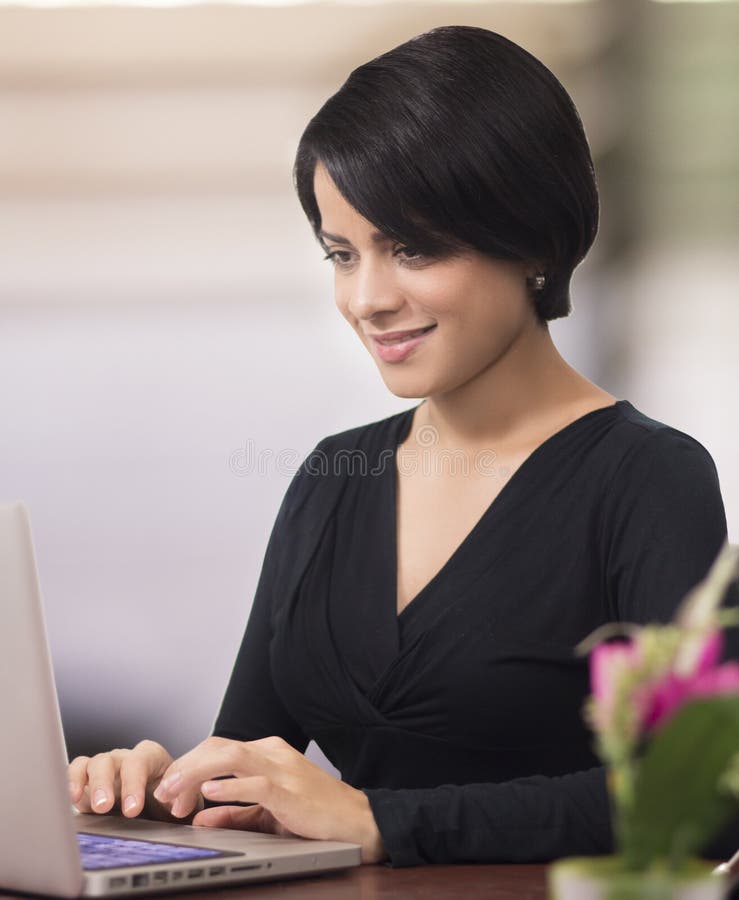 177,863 Woman Smiling Using Computer Stock Photos - Free & Royalty-Free ...