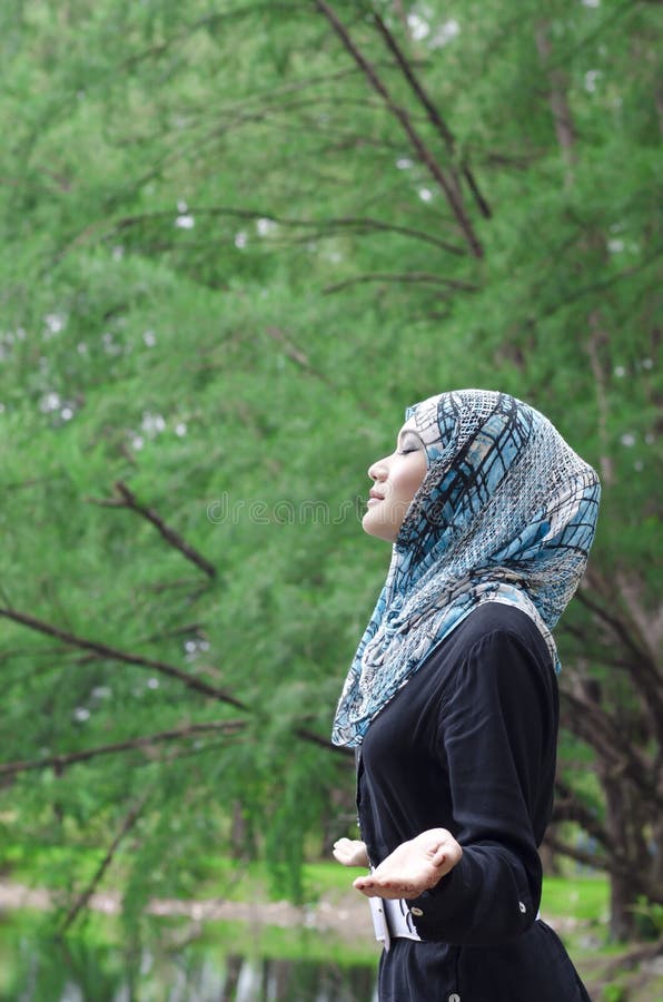 Beautiful young muslimah stock photo. Image of malay - 23371682