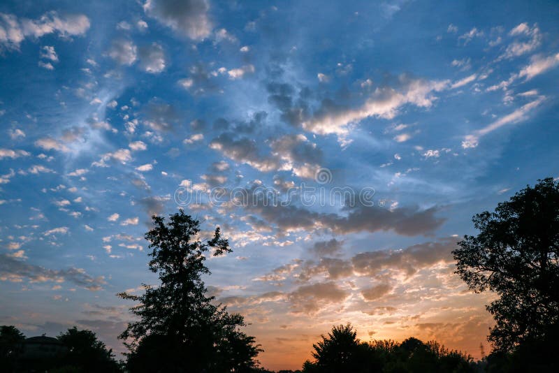 Beautifull Sunset Scenery of Yellow and, Blue Sky and White Cloud Stock ...
