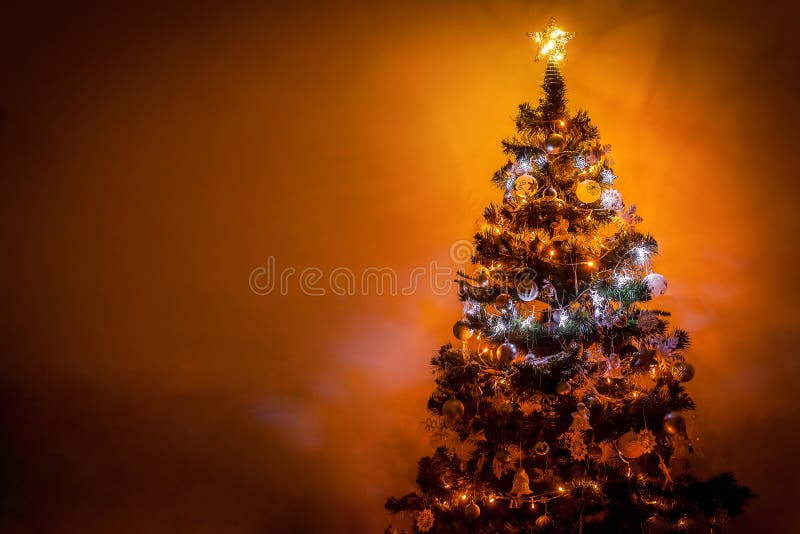 Beautifully Romantic Decorated Christmas Tree with Multi Colored Lights ...