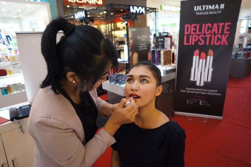 Beauty advisor editorial photography. Image of cosmetics - 67319057