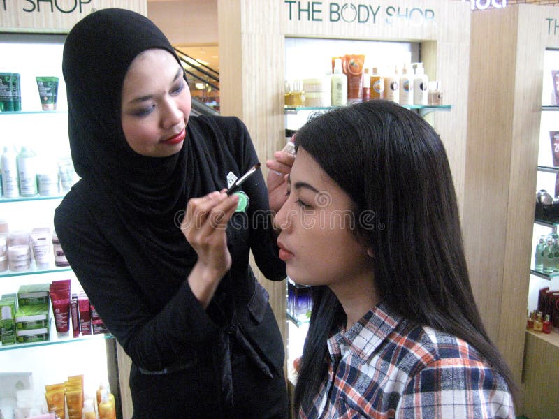 Beauty advisor editorial photography. Image of cosmetics - 67319057