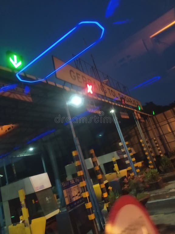 The Beauty of the Freeway Gate at Night Editorial Stock Image - Image ...