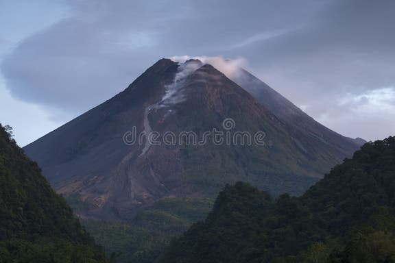 Mount merapi stock image. Image of sunset, beauty, yogyakarta - 210504699