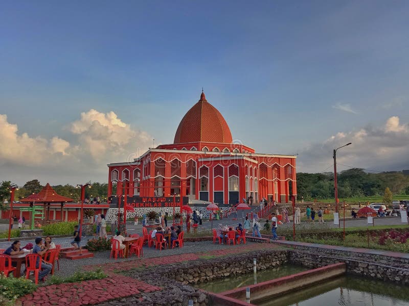 The Beauty of the Red Mosque Editorial Photography - Image of palace ...