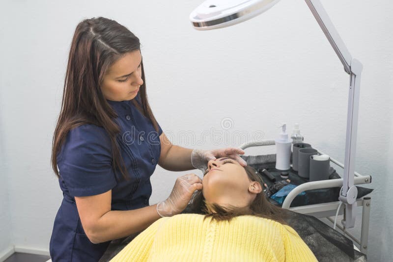 In A Beauty Salon A Master Cosmetologist Makes Permanent Makeup For A