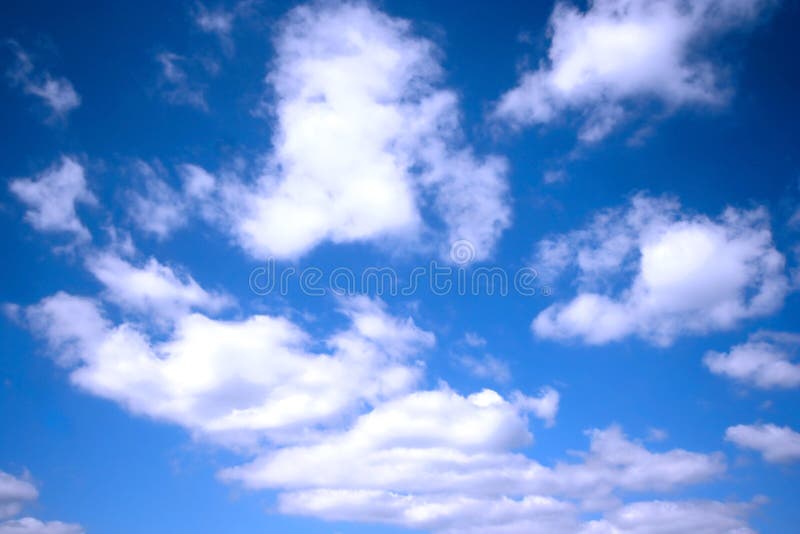 Beaux nuages blancs photo stock. Image of panorama, lumineux - 2292718