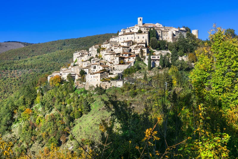 Petit Et Pittoresque Village De Labro, Dans La Province De Rieti ...
