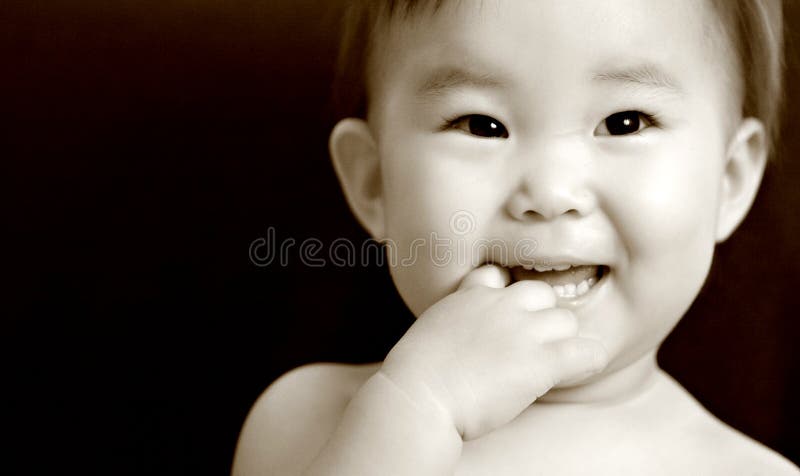 Bebé imagen de archivo. Imagen de sepia, inocente, lindo - 1230495