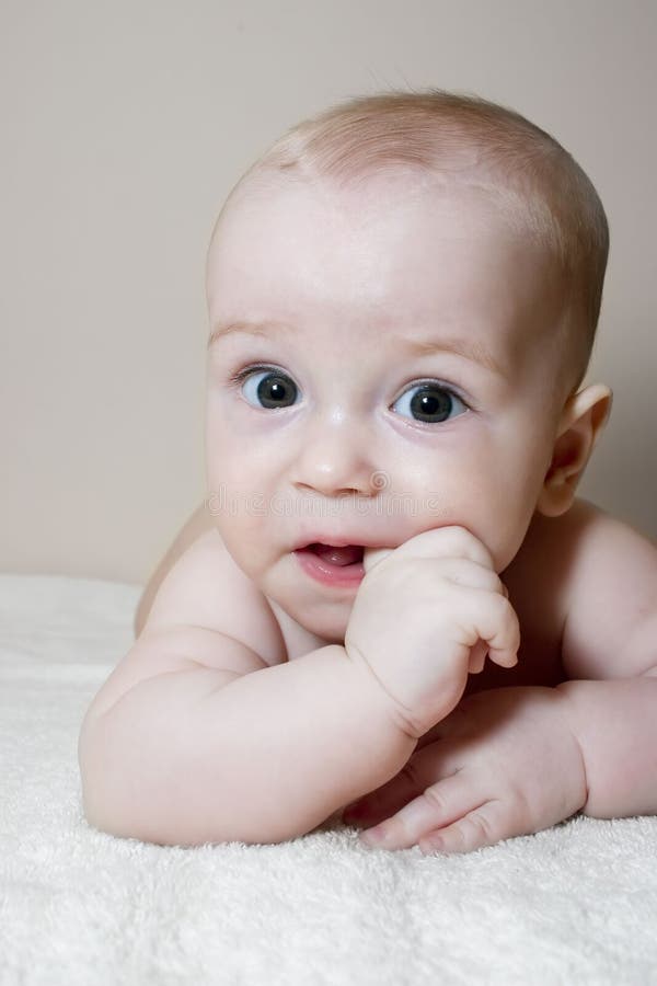 Bebé imagen de archivo. Imagen de inocente, boca, poco - 2644537