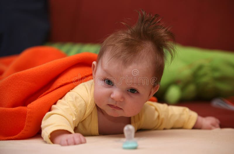 Bebé foto de archivo. Imagen de maternidad, belleza, sonrisa - 5080590