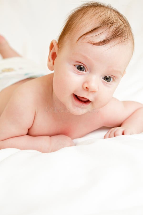Bebé caucásico lindo foto de archivo. Imagen de feliz - 18258136