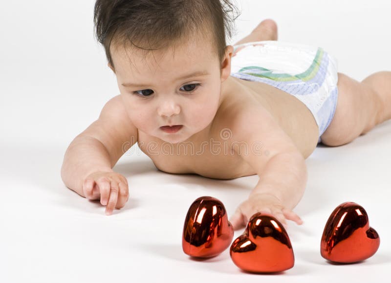 Bebé con los corazones imagen de archivo. Imagen de interesado - 7660125