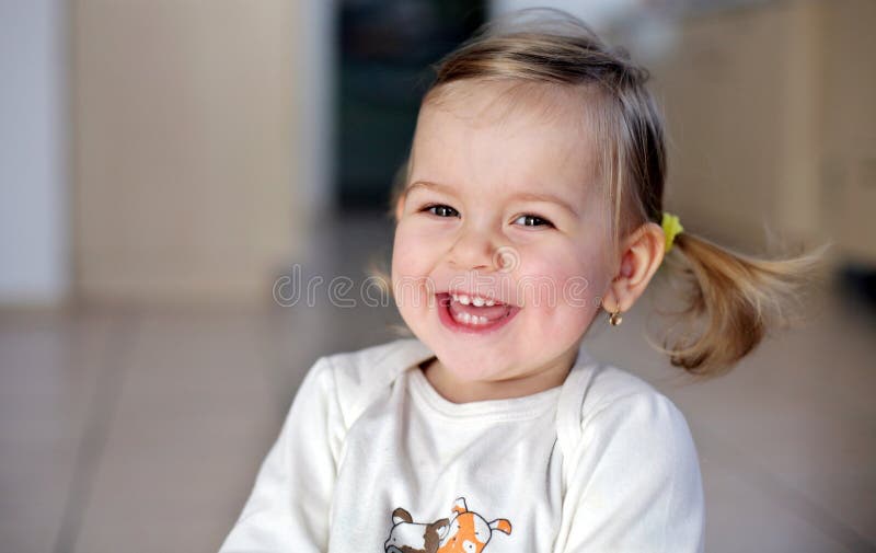 Bebé de risa imagen de archivo. Imagen de sonriente, muchachas - 2118889