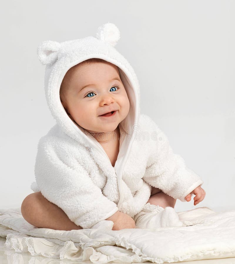 Bebé del pequeño niño foto de archivo. Imagen de manta - 11169798