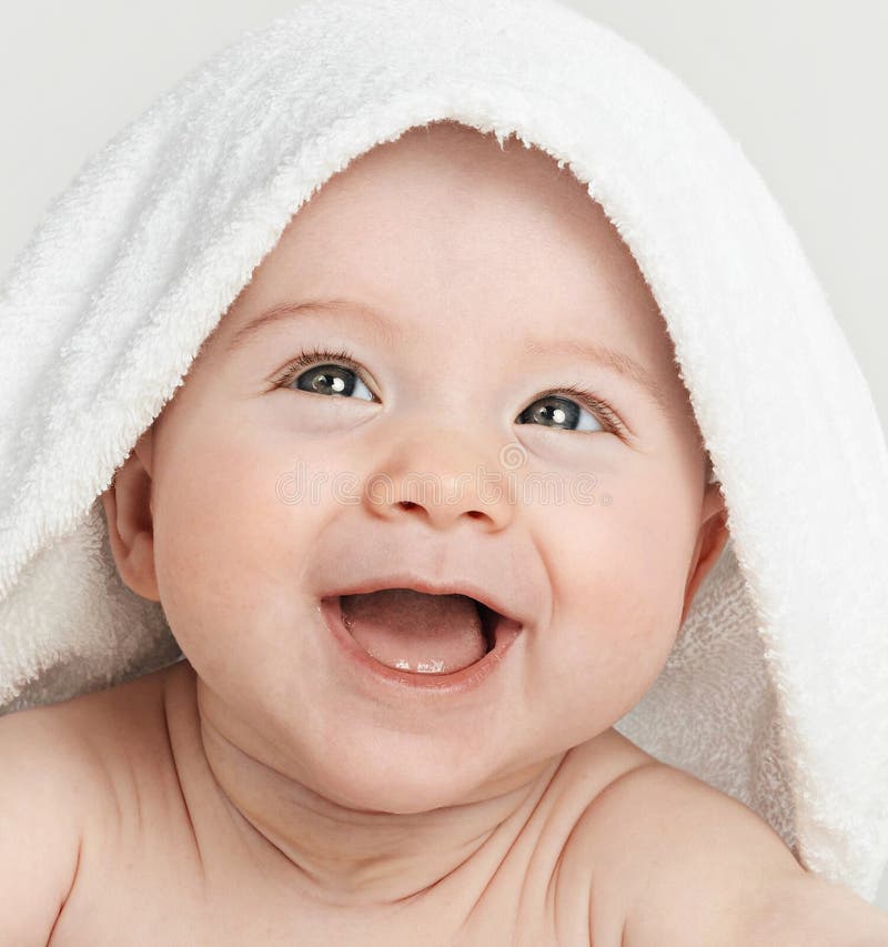 Bebé del pequeño niño foto de archivo. Imagen de riéndose - 11237108