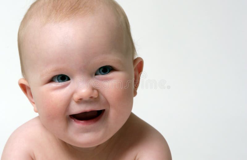 Bebé del pequeño niño imagen de archivo. Imagen de sonriente - 6827253