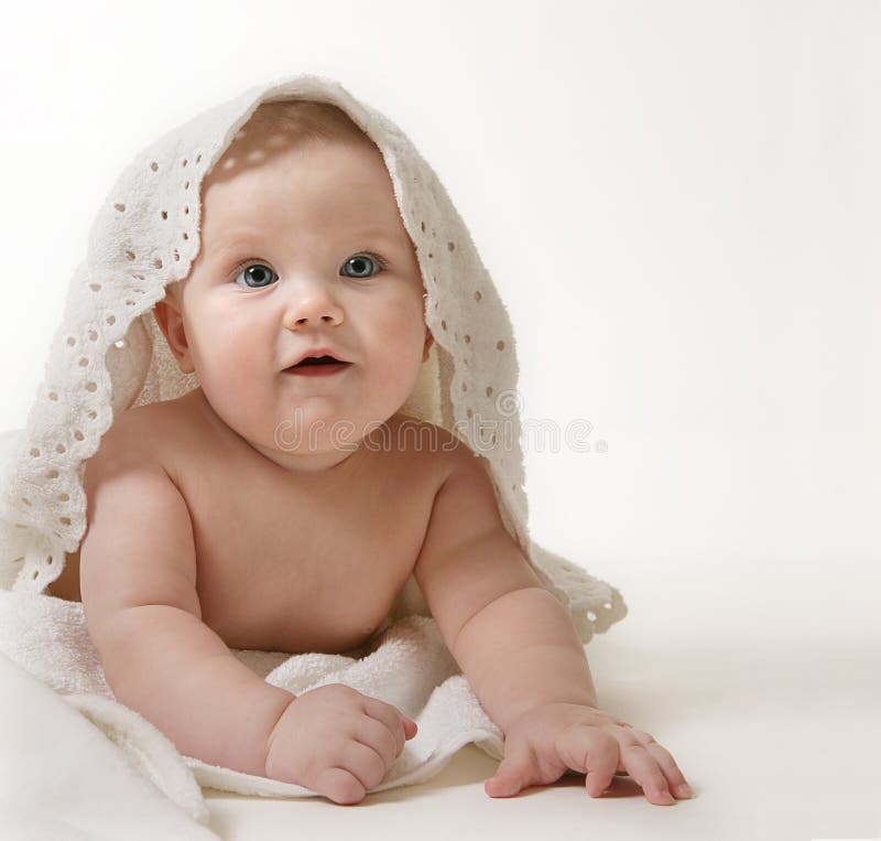 Bebé del pequeño niño foto de archivo. Imagen de bebé - 7398862