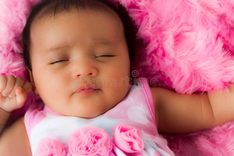 Bebé Durmiente En Color De Rosa Imagen de archivo - Imagen de infante ...