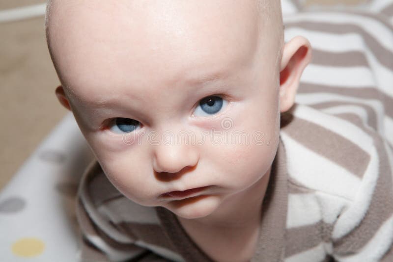 Bebé enfadado imagen de archivo. Imagen de adorable, molestado - 36427811