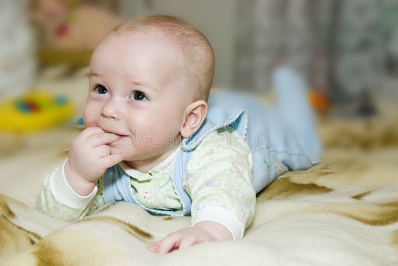 Bebé feliz imagen de archivo. Imagen de corpulento, felicidad - 17152977