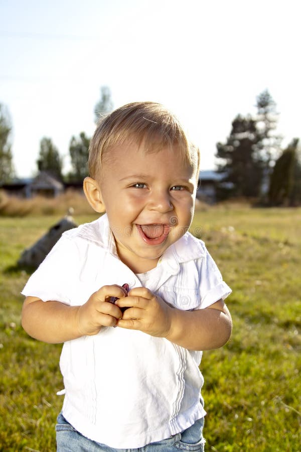 Bebé feliz imagen de archivo. Imagen de inocencia, disfrute - 20493725