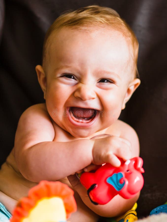 Bebé feliz foto de archivo. Imagen de felicidad, sano - 39301248