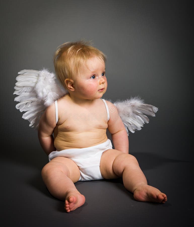 Bebé Infantil Con Las Alas Del ángel Imagen de archivo - Imagen de ...