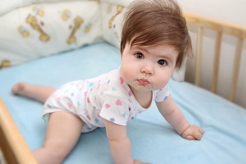 Bebé moreno foto de archivo. Imagen de contenido, bebé - 57440744