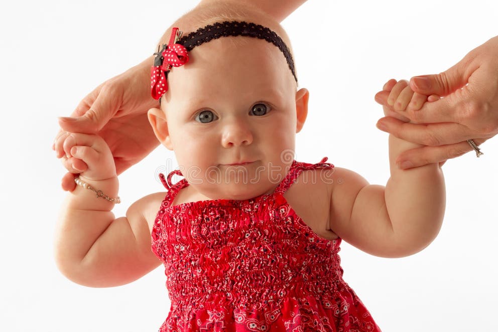 Bebé Que Camina Y Que Sonríe Foto de archivo - Imagen de ayudar ...