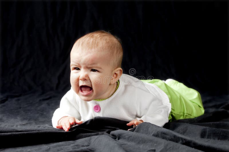 Bebé que grita foto de archivo. Imagen de arrebato, poco - 13396030