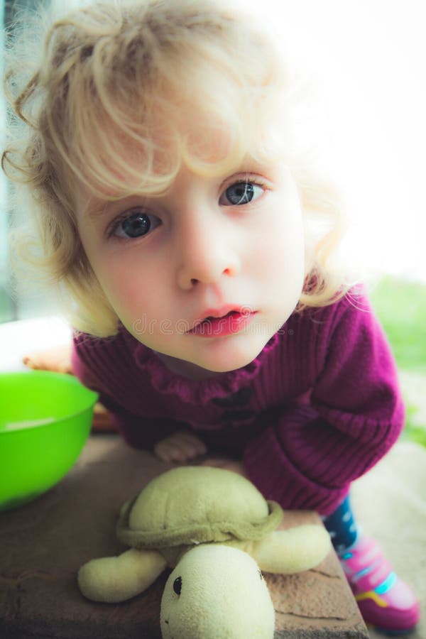 Bebé rubio imagen de archivo. Imagen de bebé, hermoso - 54504629