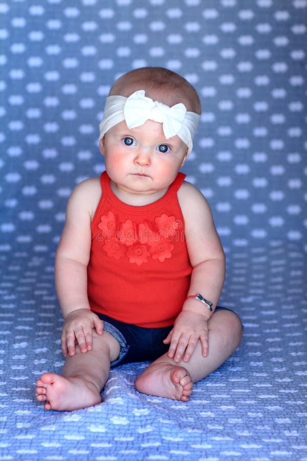 Bebé serio imagen de archivo. Imagen de humor, apenado - 40942927