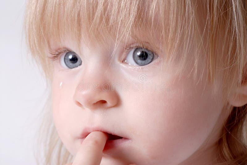 Bebé triste imagen de archivo. Imagen de latigazos, bebé - 1578487
