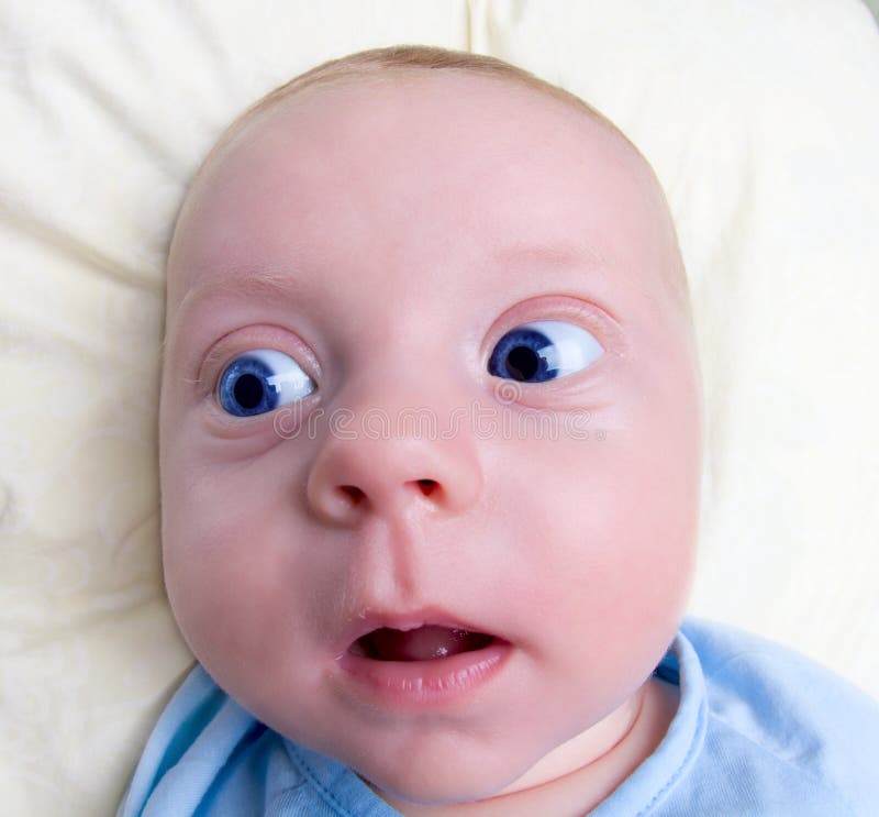 Bebê curioso foto de stock. Imagem de pouco, bebê, inocente - 25453462