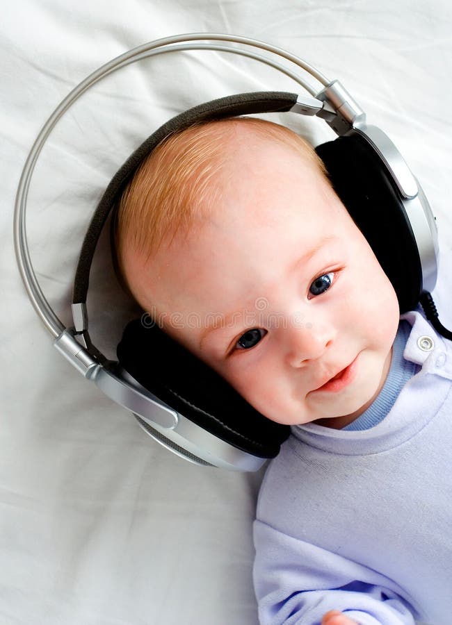 Bebê DJ imagem de stock. Imagem de infância, mordentes - 2108307