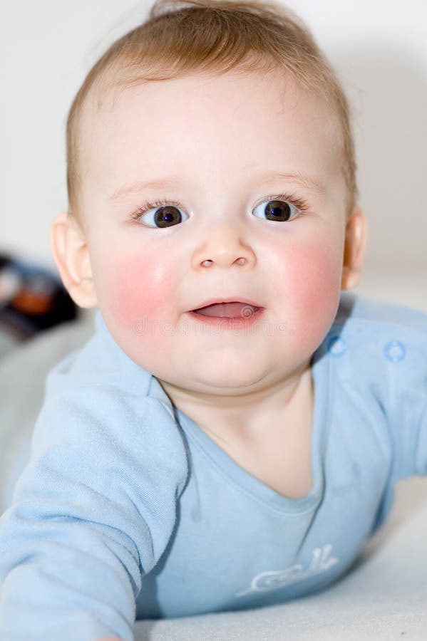 Bebé feliz foto de stock. Imagem de sorriso, pouco, felicidade - 4518226
