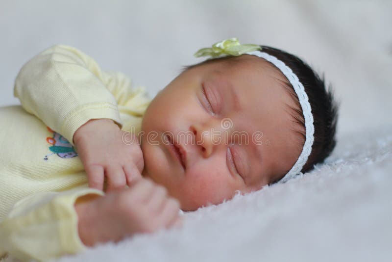 Bebê pequeno foto de stock. Imagem de beleza, chapéu - 33466198