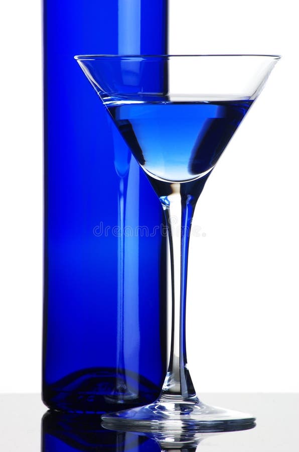 Bebida azul imagem de stock. Imagem de branco, frio, vermelho - 7424209