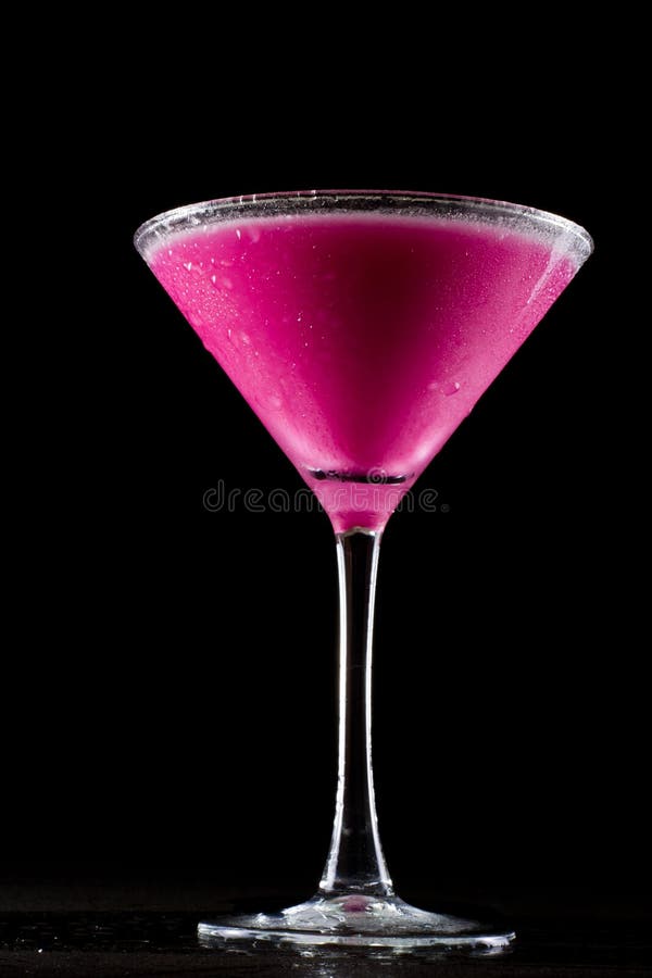 Bebida cor-de-rosa foto de stock. Imagem de escuro, fulgor - 30712924