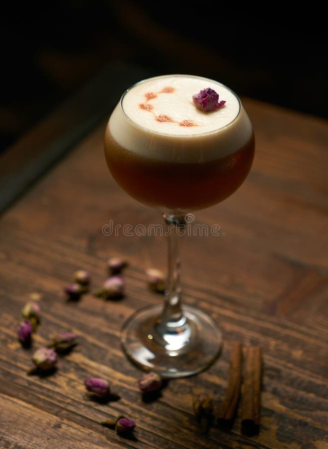 Bebida Da Bebida Do Cocktail Com Conhaque Imagem de Stock - Imagem de ...