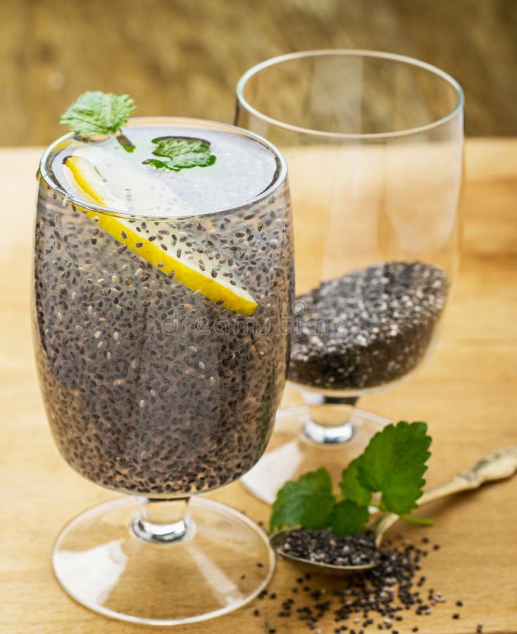 Bebida Das Sementes De Chia Com água Imagem de Stock - Imagem de vidro ...