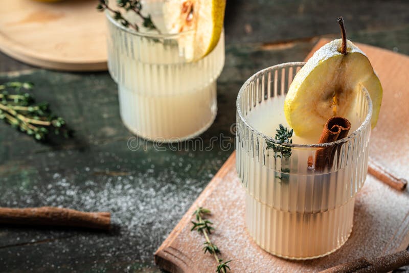 Bebida De Pera. Sidra De Peruca. Com Especiarias Time Canela E Mel ...