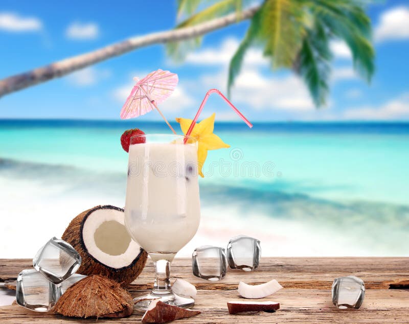 Bebida del coco foto de archivo. Imagen de agua, coco - 131584186