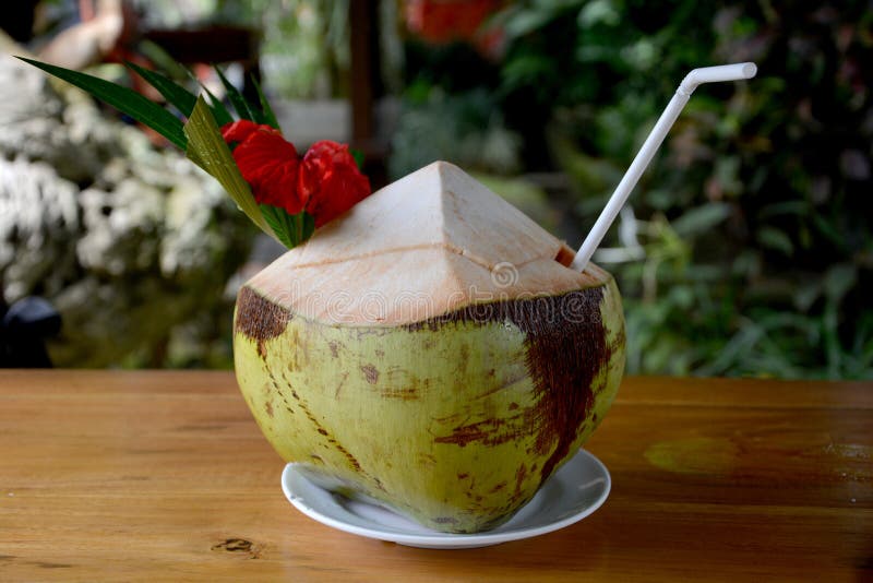 Bebida del coco imagen de archivo. Imagen de coctel, paja - 59294853