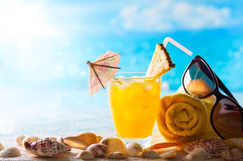 Bebida Del Verano En La Playa Foto de archivo - Imagen de limonada ...
