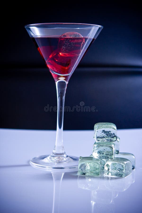 Bebida do partido no gelo imagem de stock. Imagem de limpo - 5958731