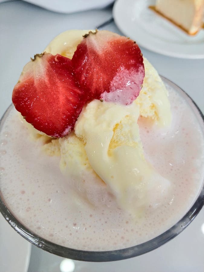 Bebida Dulce Con Helado De Fresa De Topo Imagen de archivo - Imagen de ...